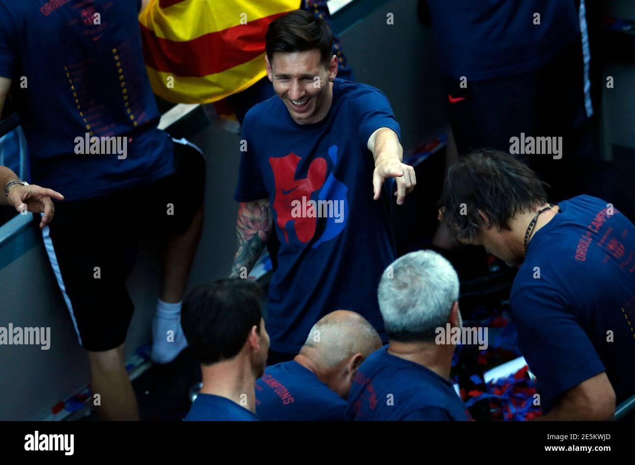 Lionel messi 2015 celebration hi-res stock photography and images - Alamy