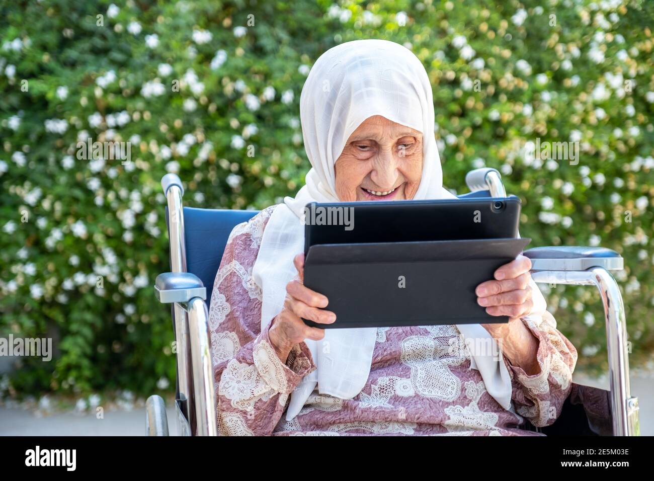 Old woman is using technology Stock Photo - Alamy