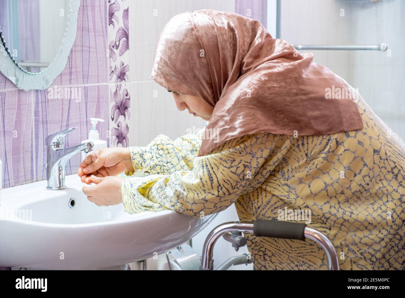 Muslim woman with disability is washing her hands Stock Photo - Alamy