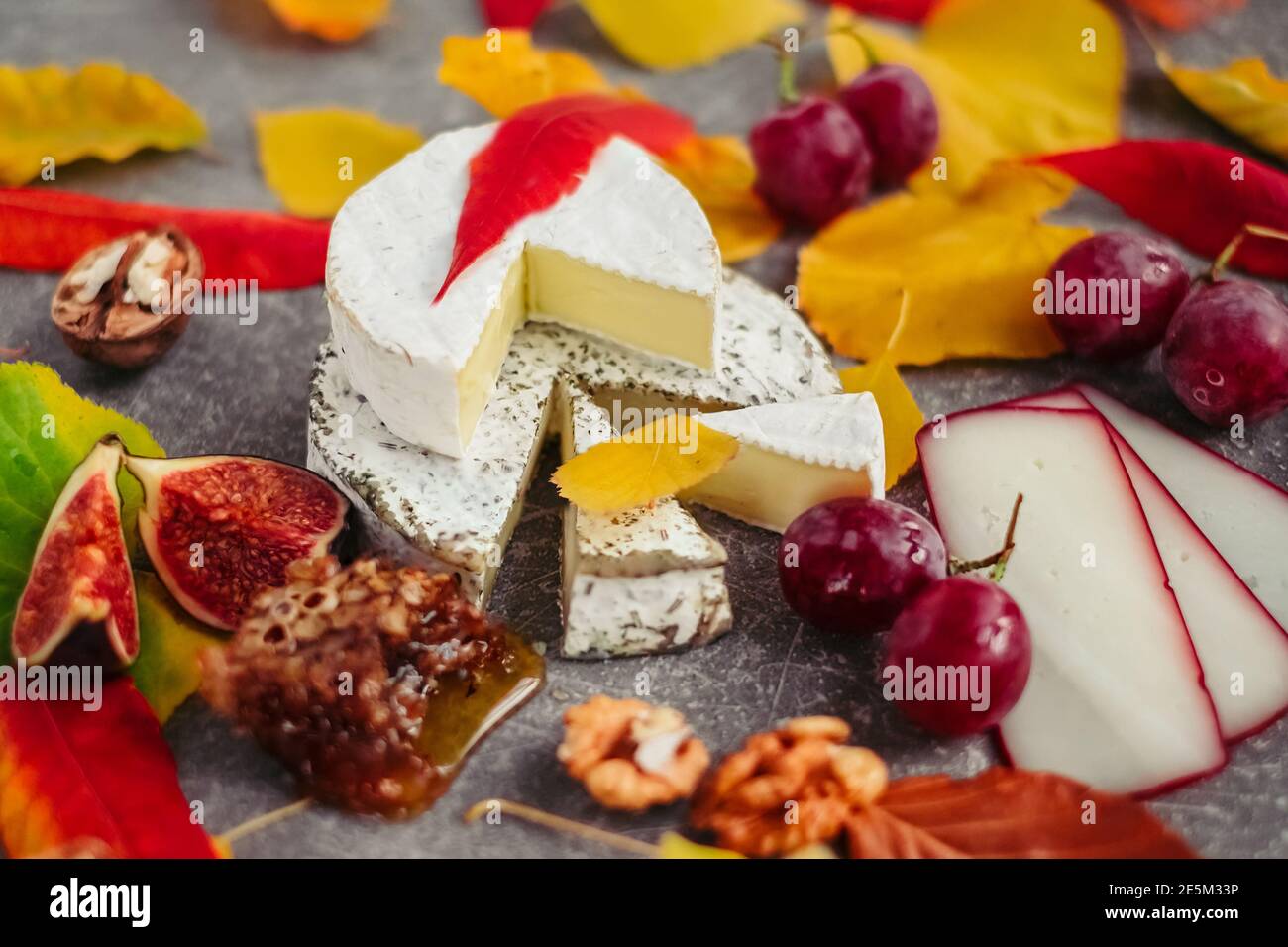 Dark mood cheese board hi-res stock photography and images - Alamy