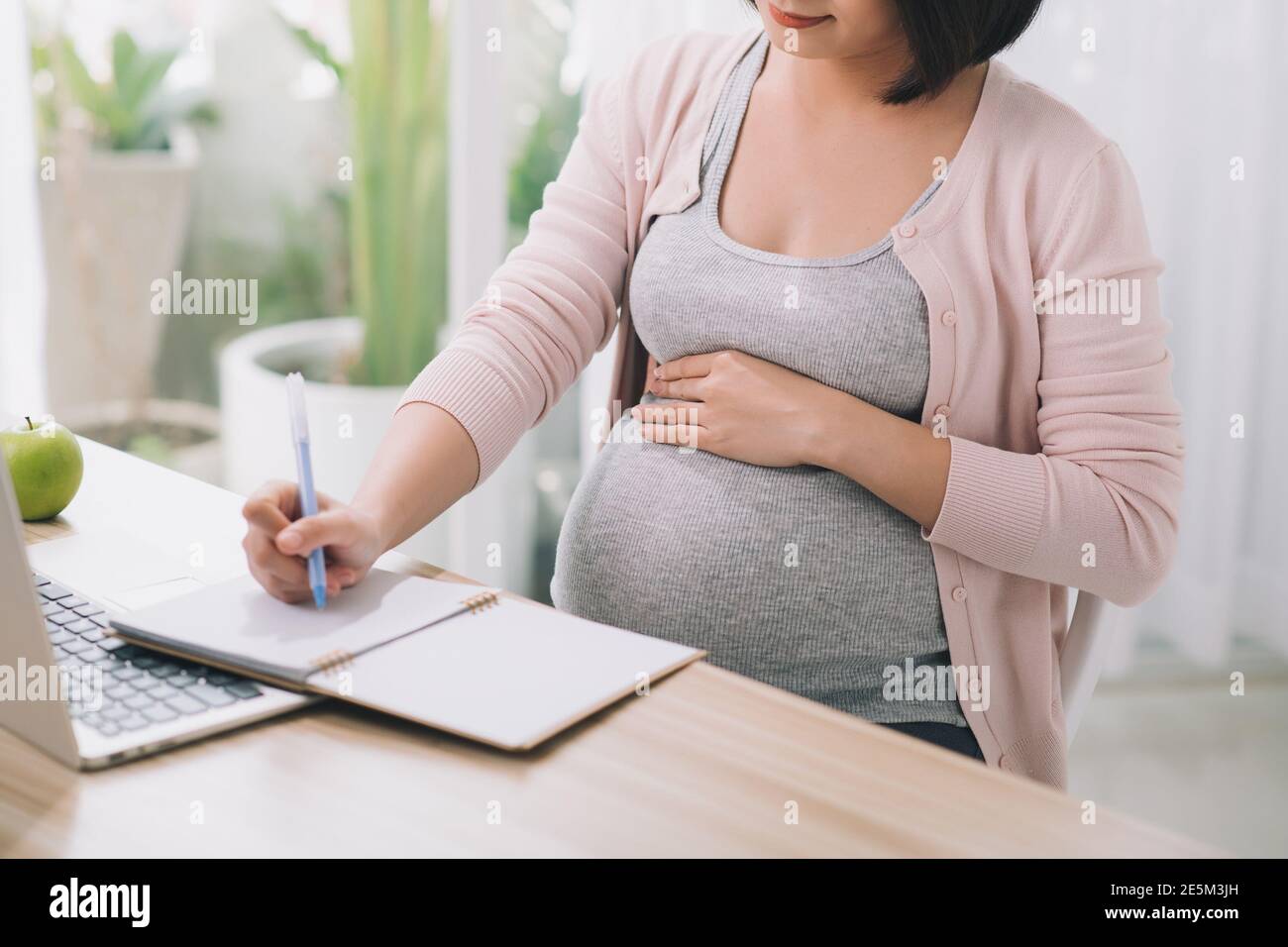 Pregnancy woman writing hi-res stock photography and images - Alamy