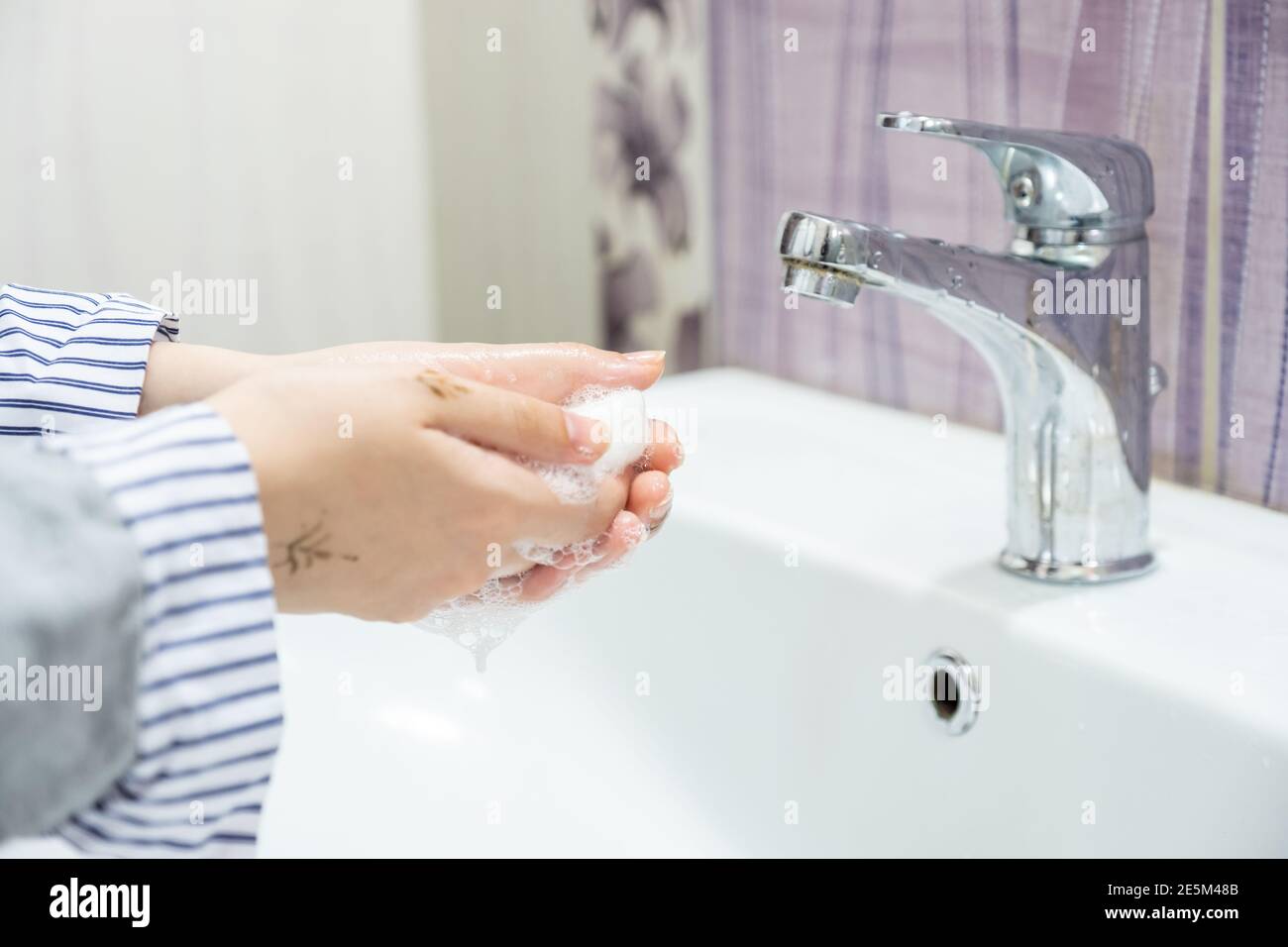 Arab muslim back side hi-res stock photography and images - Alamy