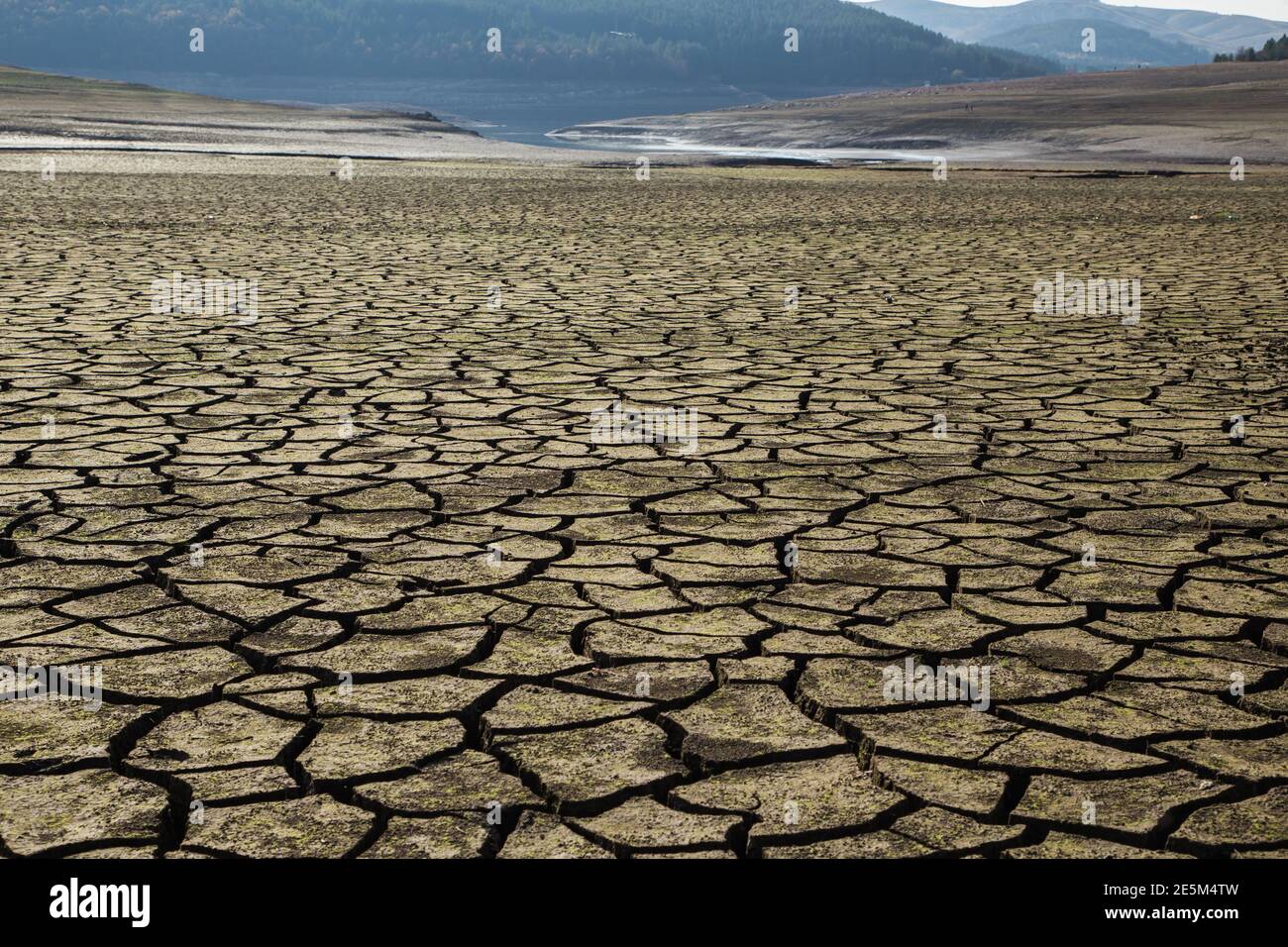 Empty dam hi-res stock photography and images - Alamy