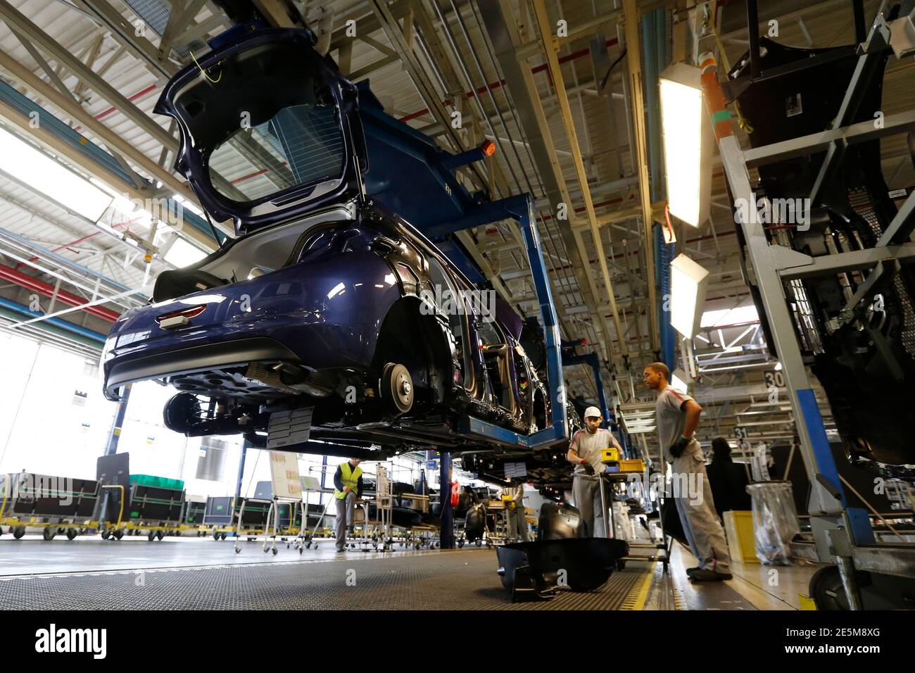 Psa peugeot citroen poissy hi-res stock photography and images - Alamy