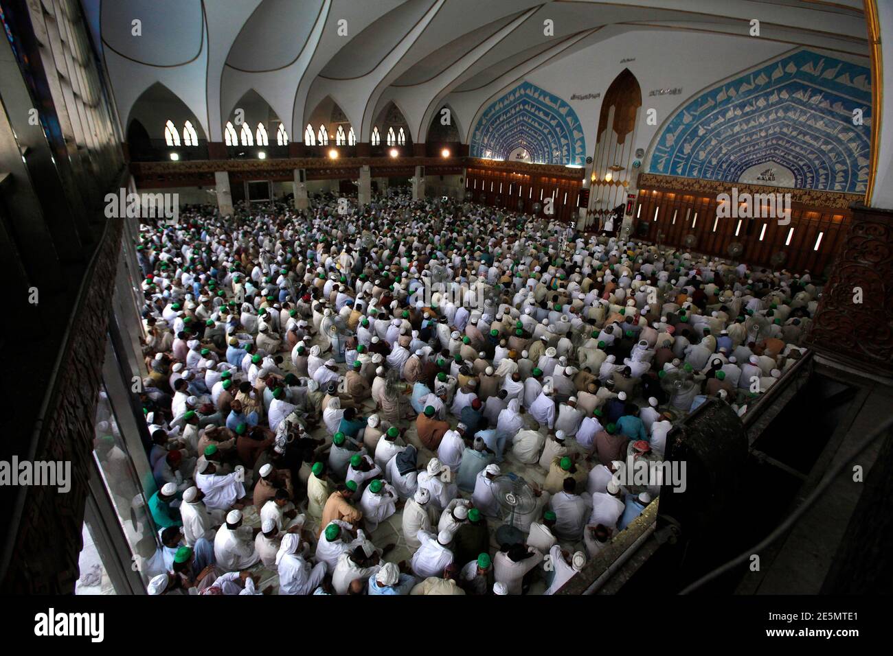 Data darbar mosque hi-res stock photography and images - Alamy