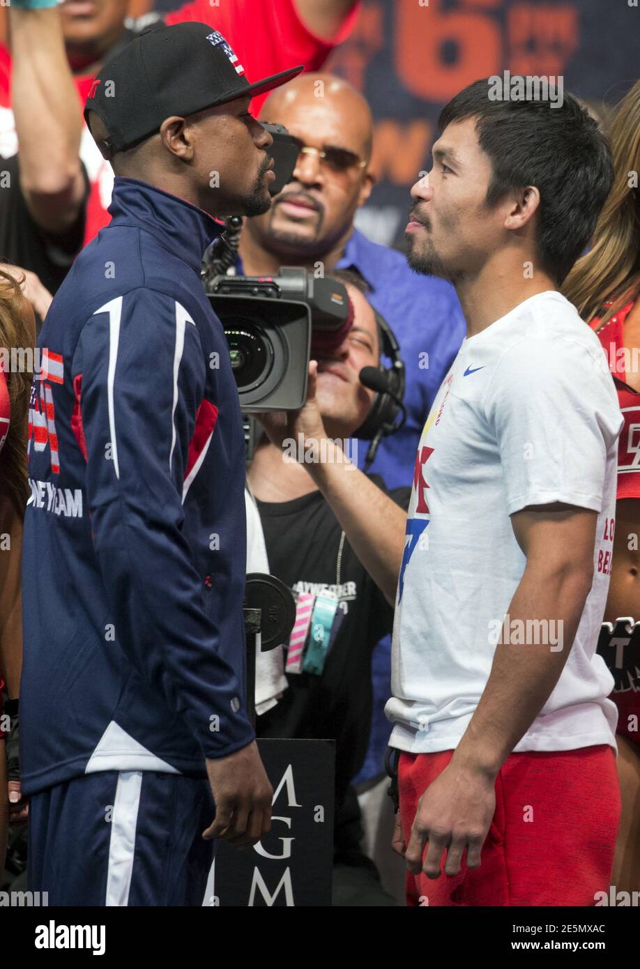 Boxers during wbo hi-res stock photography and images - Alamy