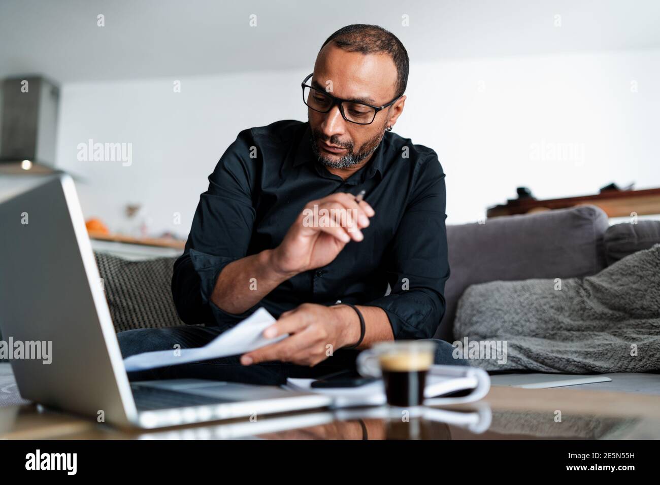 Man managing hi-res stock photography and images - Alamy