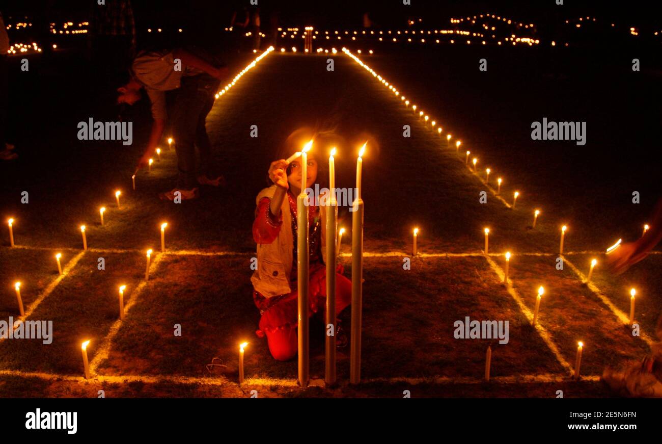 India girl cricket hi-res stock photography and images - Alamy