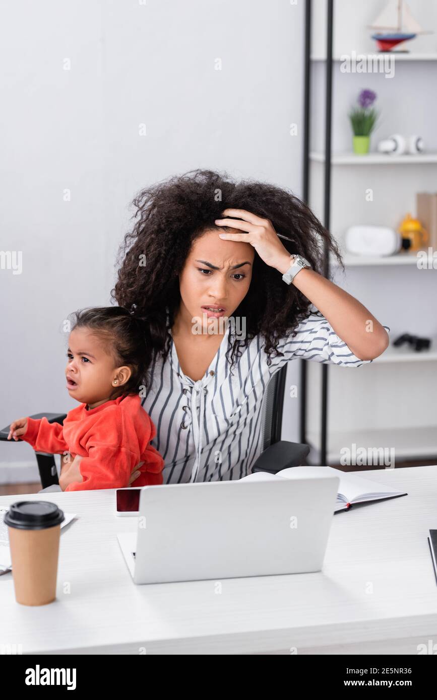 Woman crying desk hi-res stock photography and images - Alamy