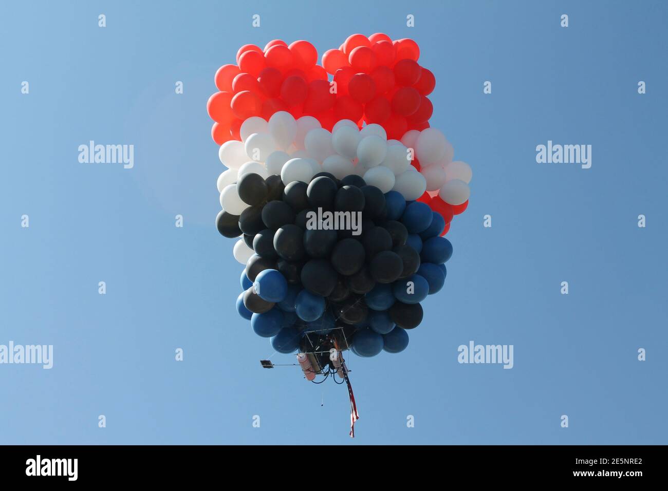 Lawn chair balloons hi-res stock photography and images - Alamy