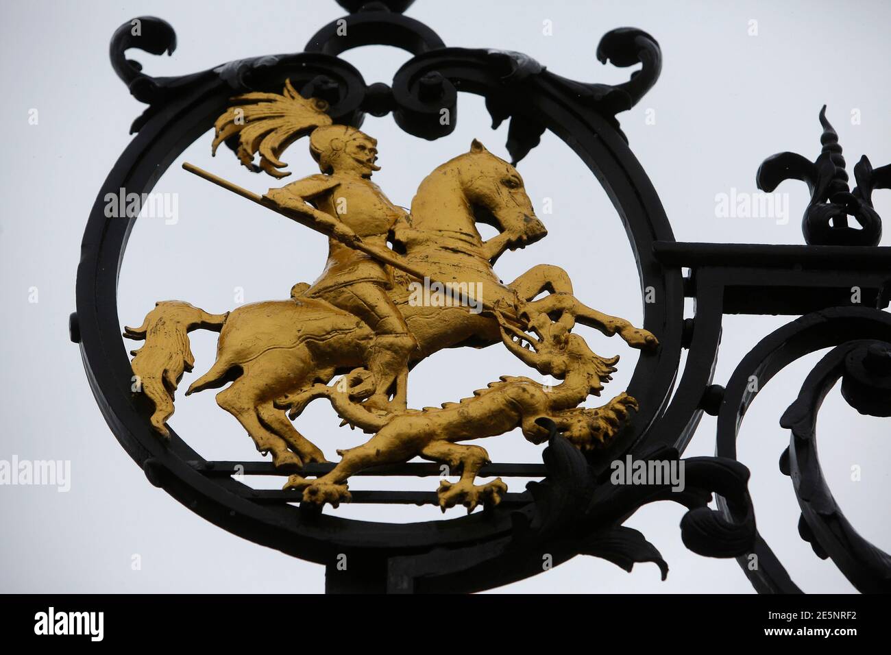 St george dragon logo hi-res stock photography and images - Alamy