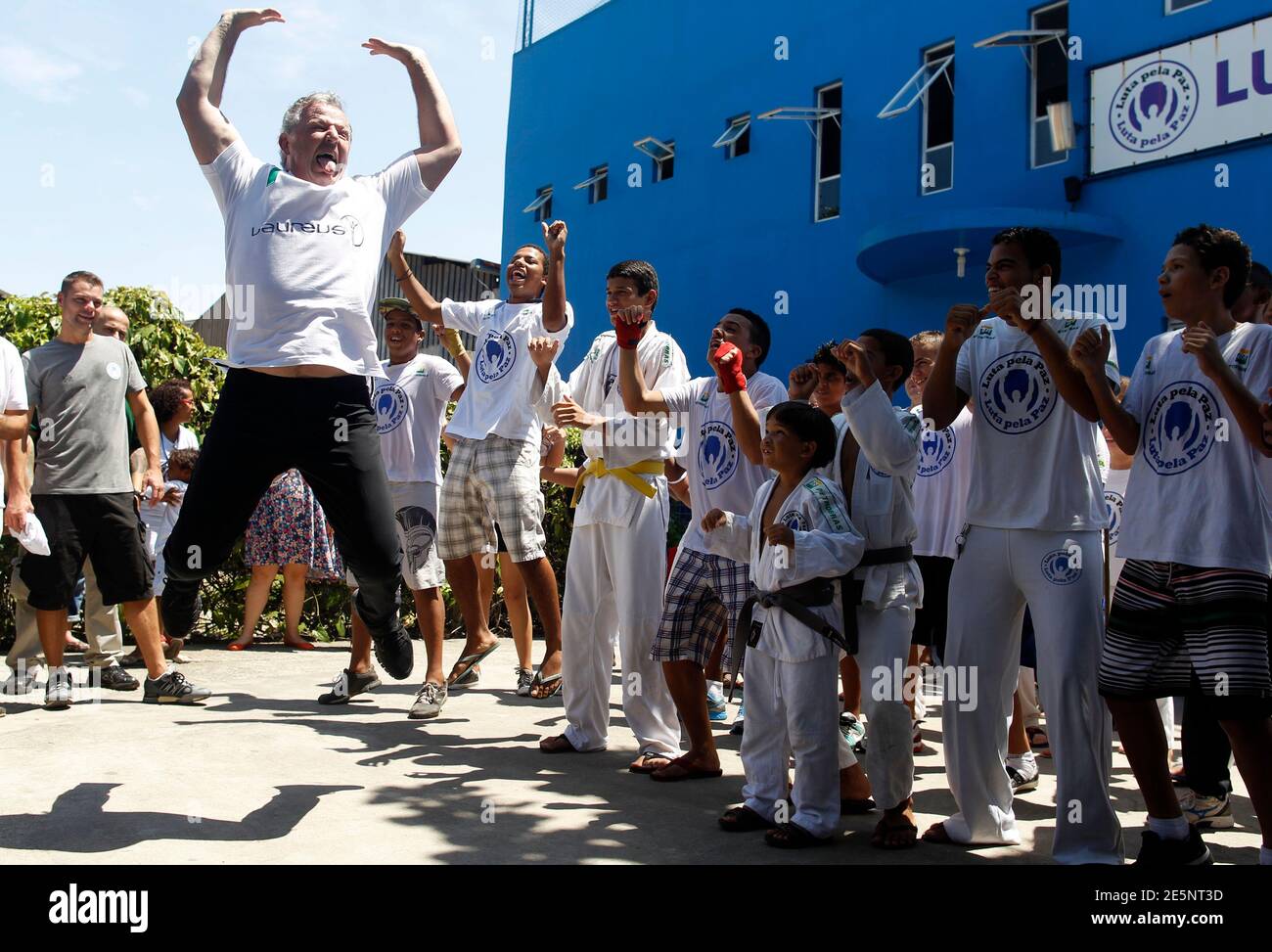 Maori children haka hi-res stock photography and images - Alamy