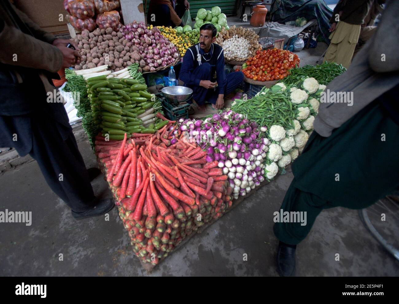Vegetable market stall pakistan hi-res stock photography and images - Alamy