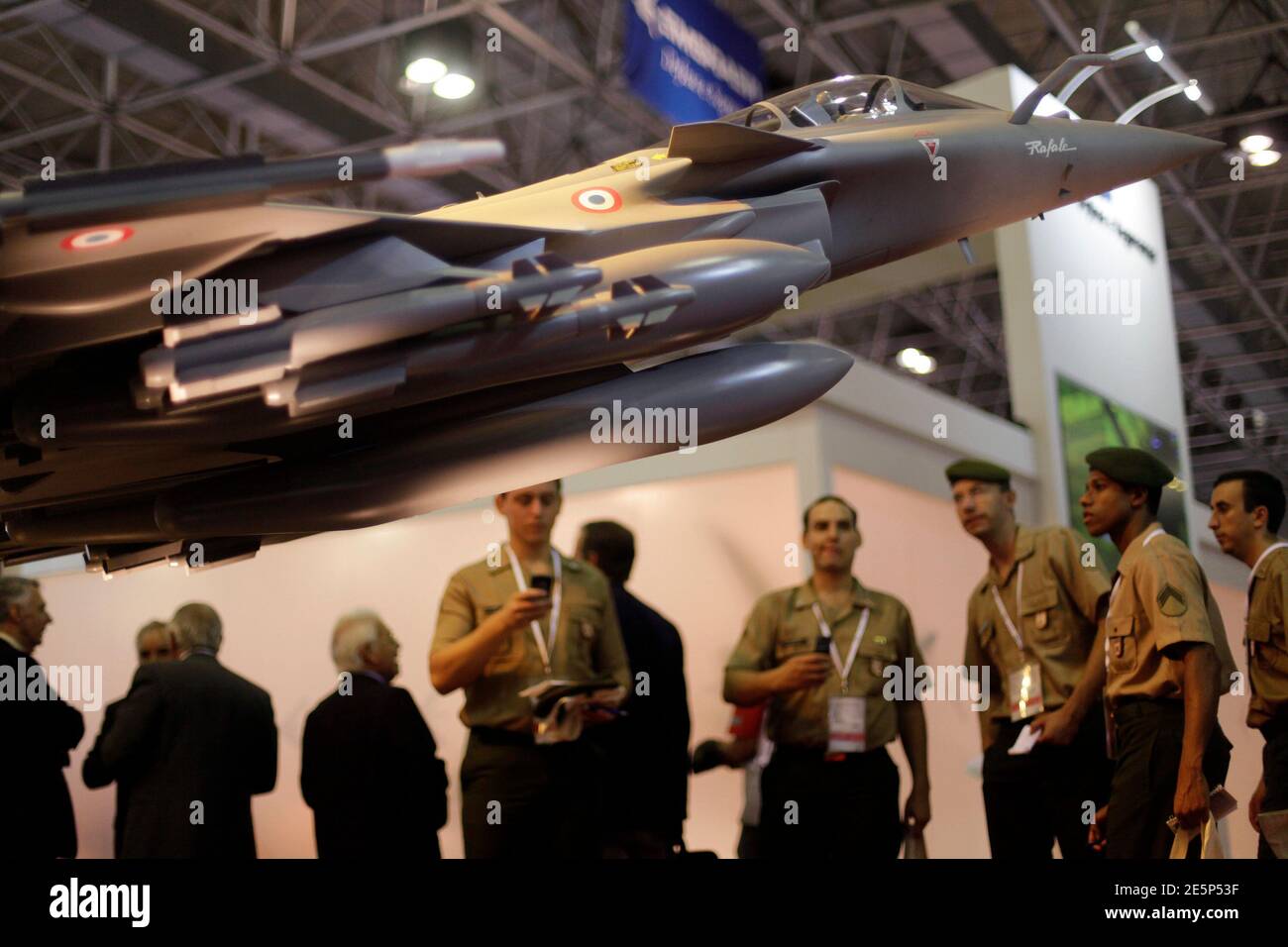 Brazilian air force soldiers hi-res stock photography and images - Alamy