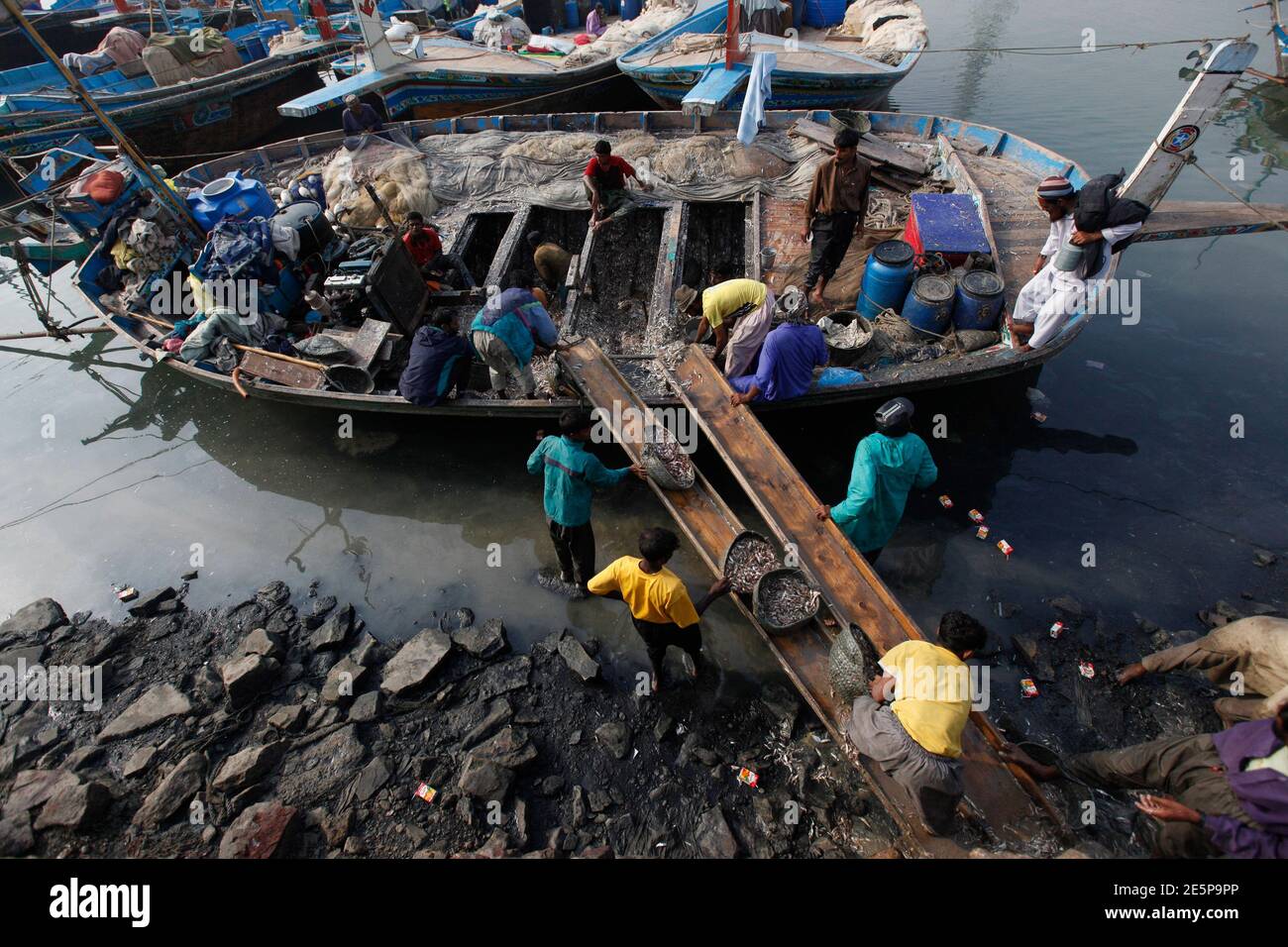 Pakistan fishing boat hi-res stock photography and images - Alamy
