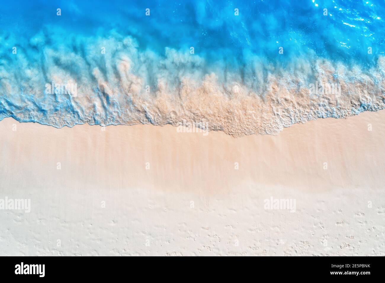 Empty sandy beach ocean waves hi-res stock photography and images - Alamy