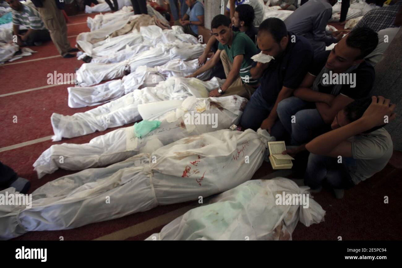 Dead bodies wrapped in white hi-res stock photography and images - Alamy