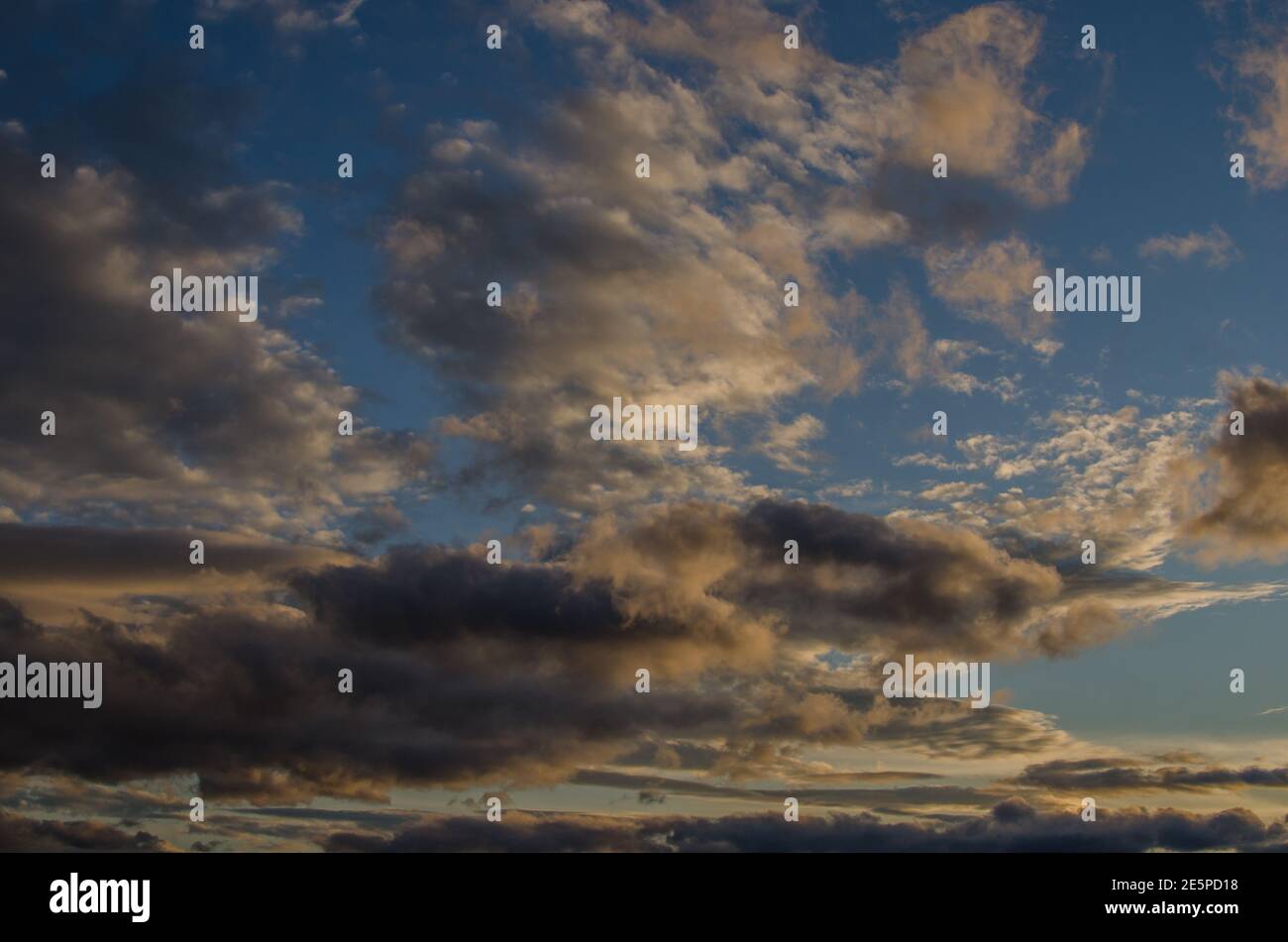 Light scattering sunset hi-res stock photography and images - Alamy