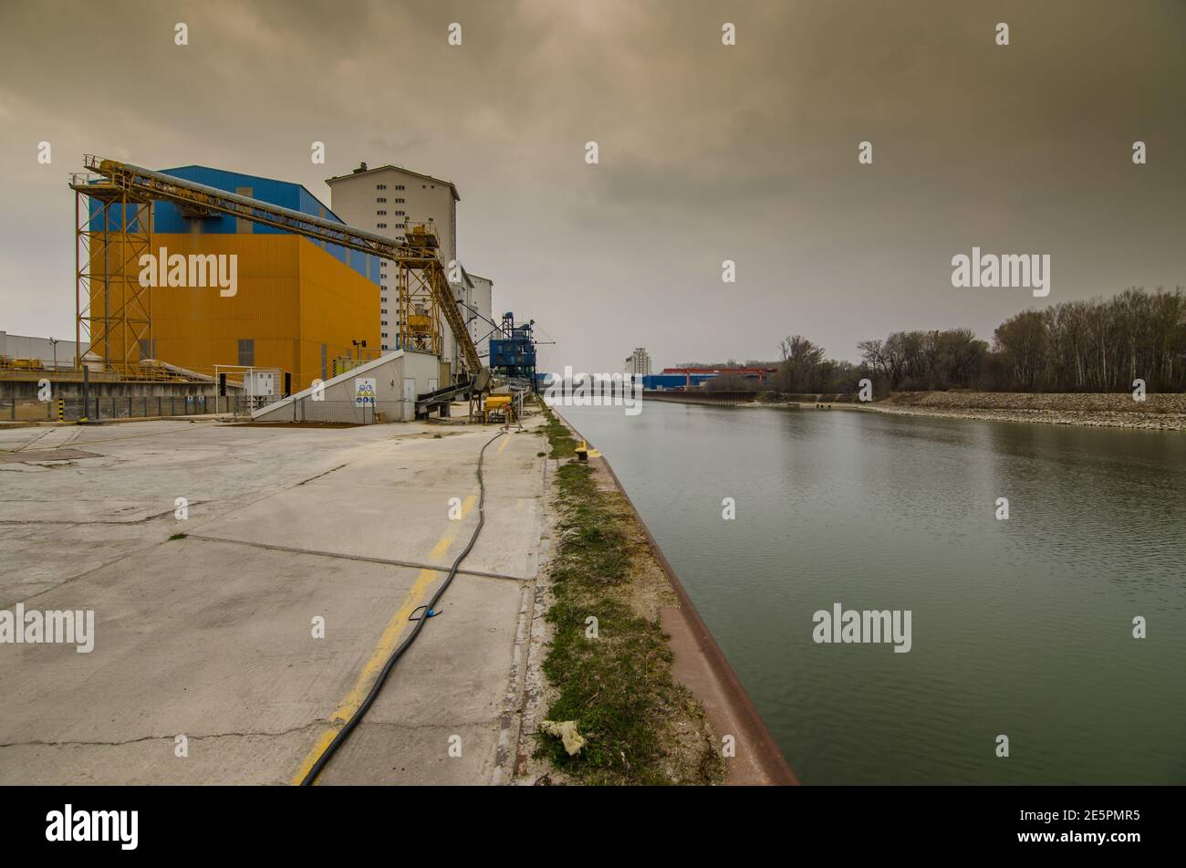 Port of vienna hi-res stock photography and images - Alamy