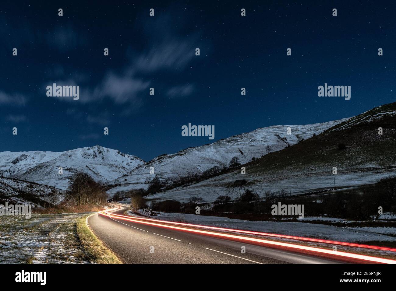 Snowy landscape in snowdonia hi-res stock photography and images - Alamy