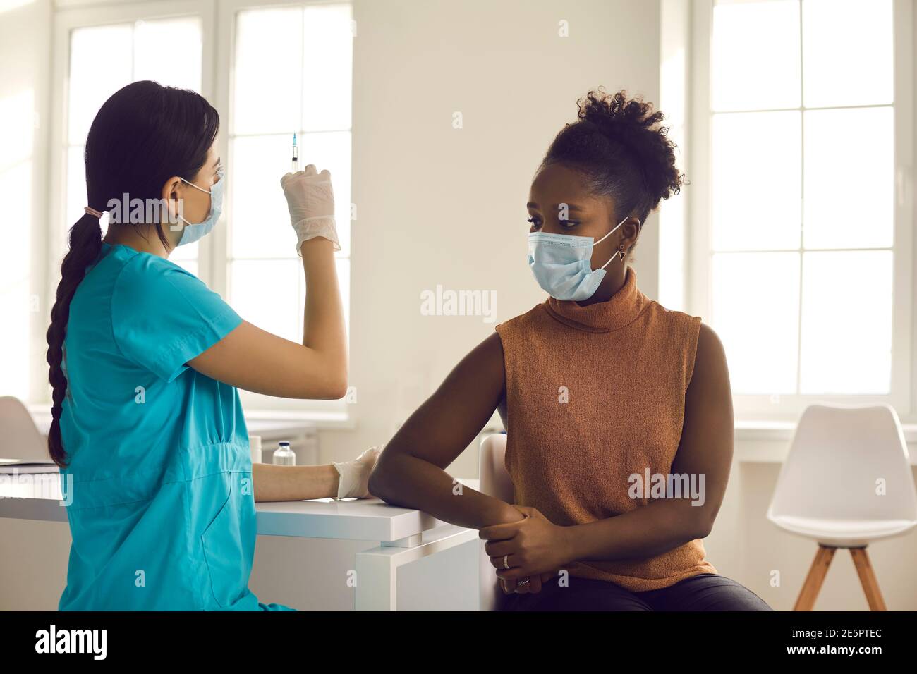 African nurse injection hi-res stock photography and images - Alamy