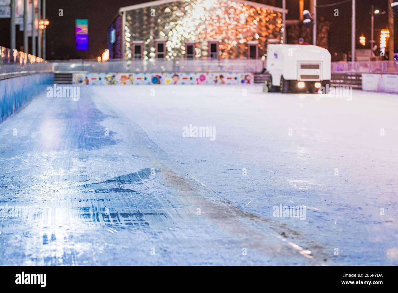 Empty ice rink hi-res stock photography and images - Alamy