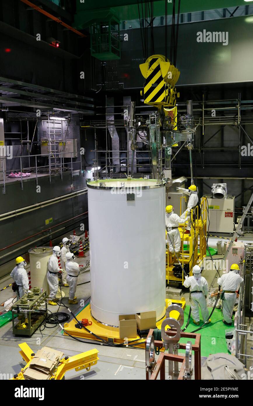 Nuclear reactor fuel pool hi-res stock photography and images - Alamy