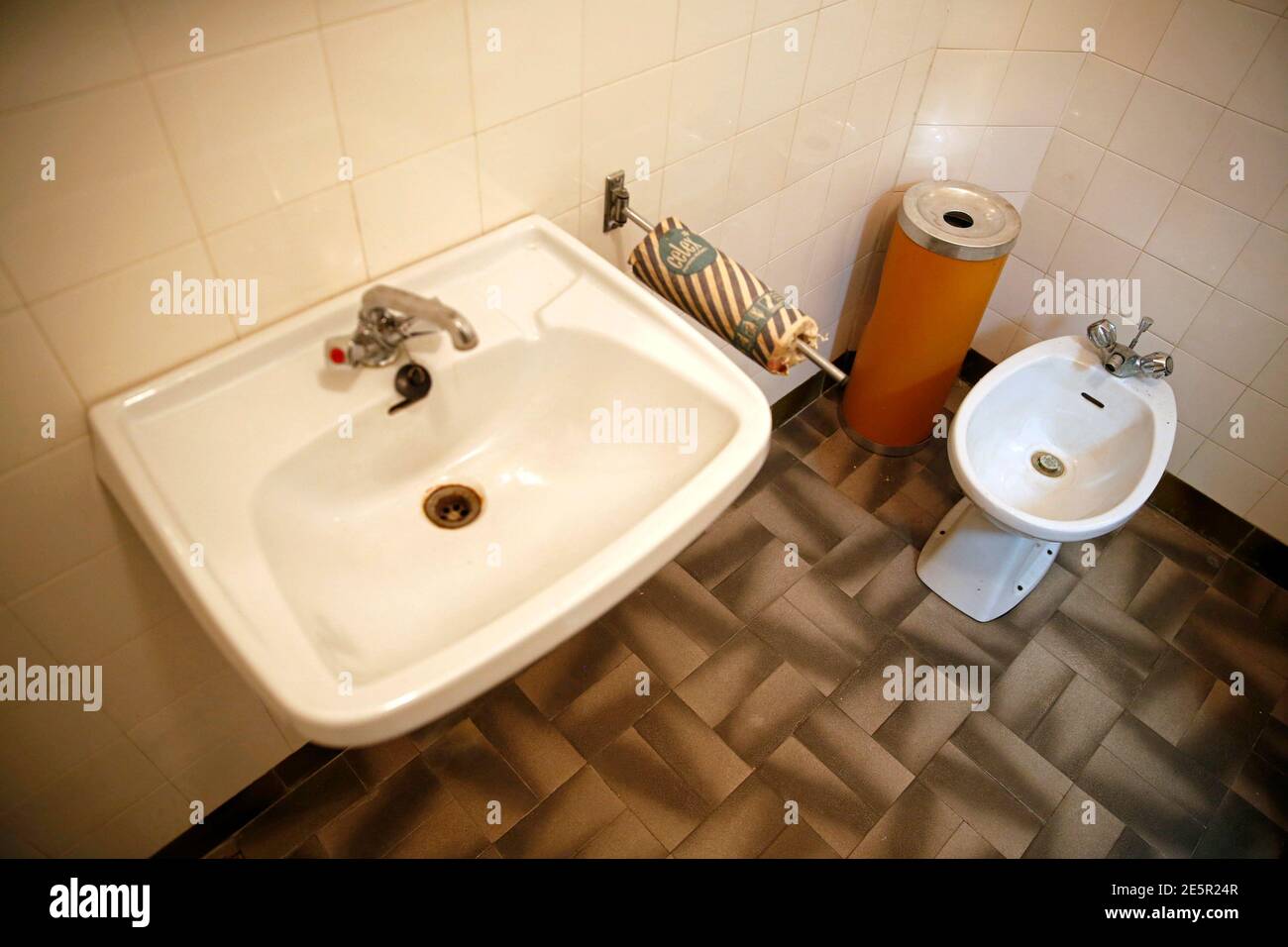 Underground bunker private hi-res stock photography and images - Alamy