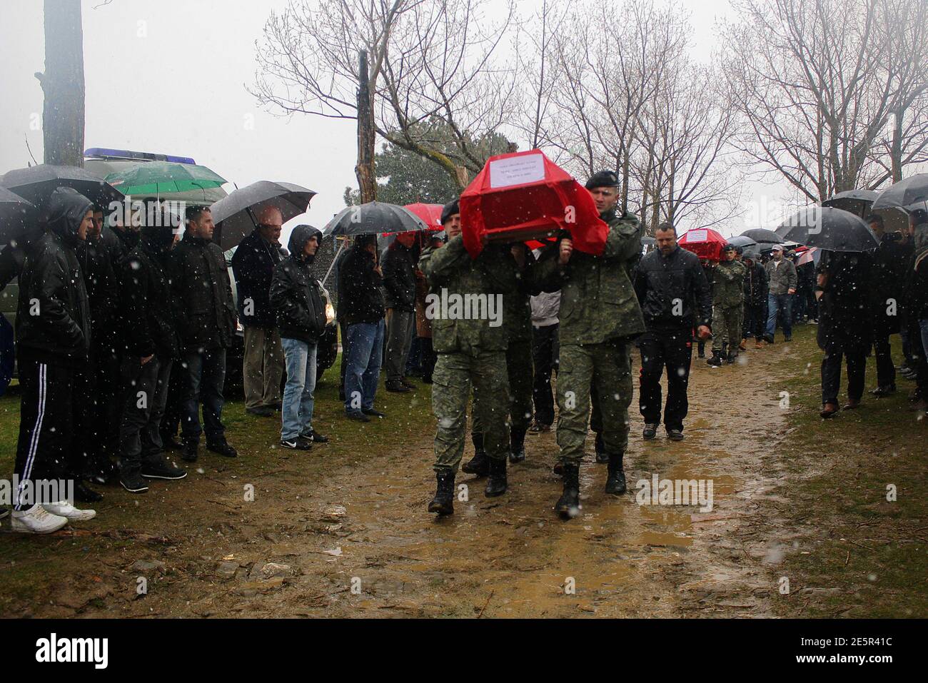 Albanians kosovo 1999 hi-res stock photography and images - Alamy