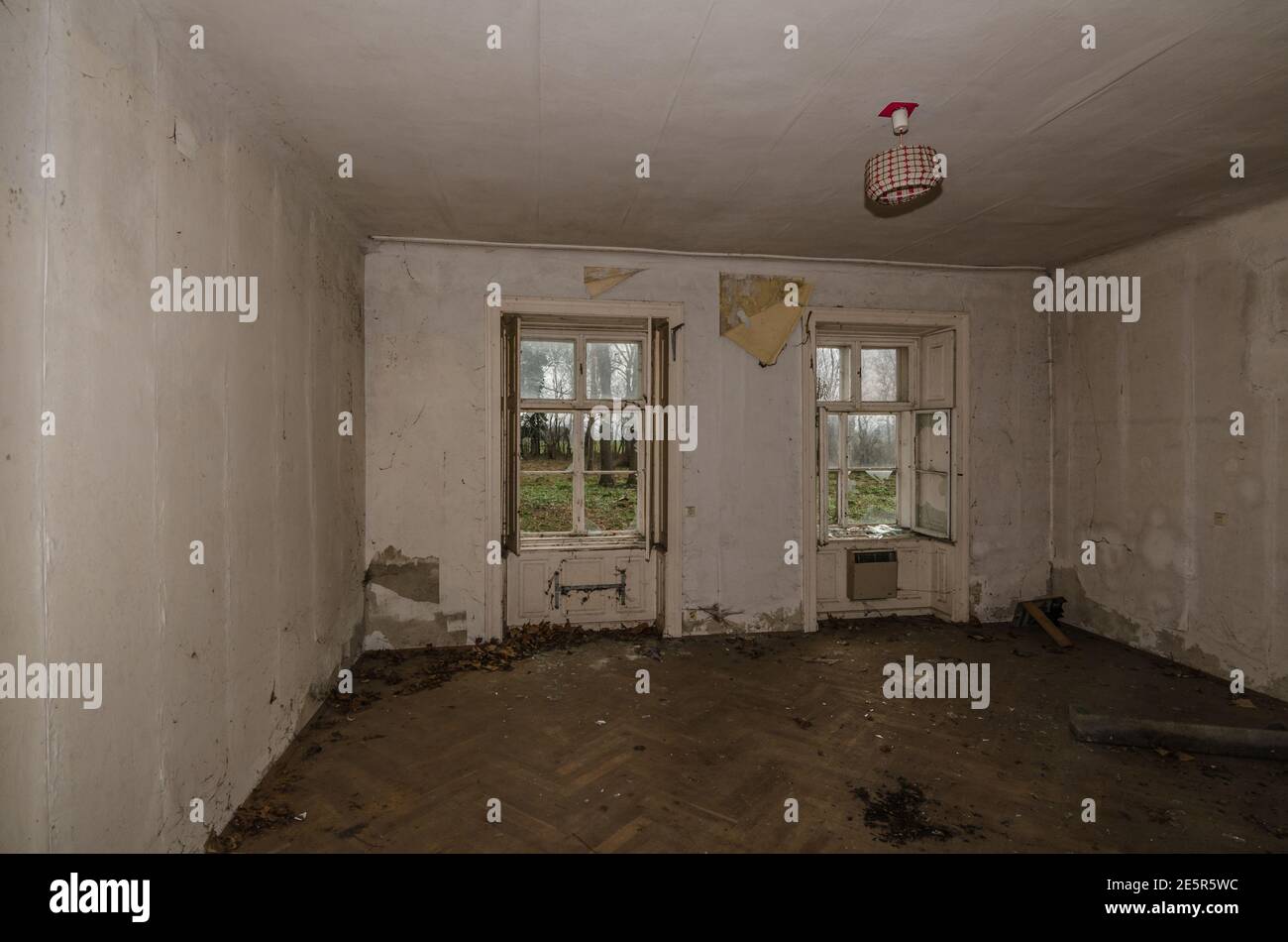 old room with parquet floor Stock Photo - Alamy