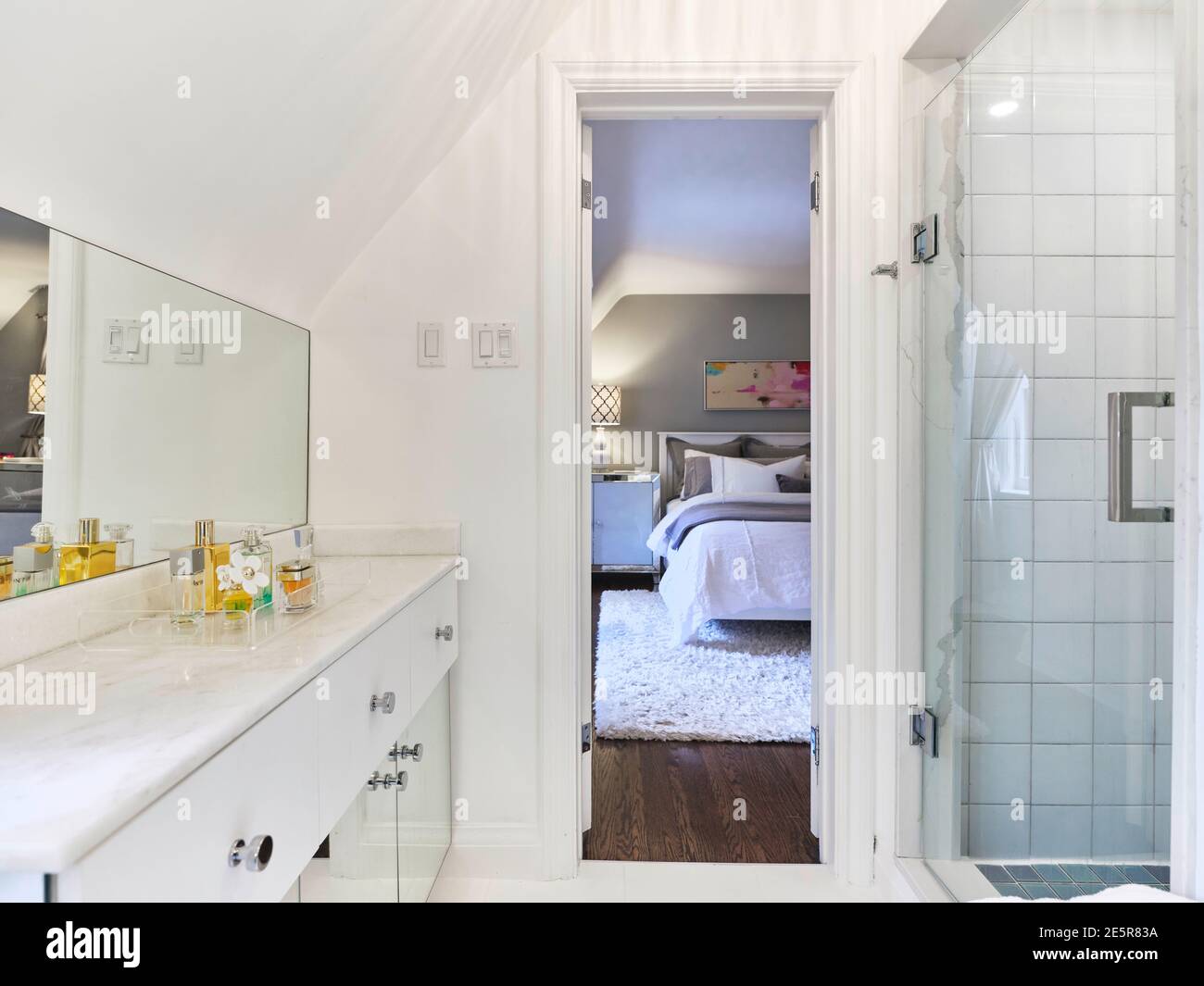 Real estate sign toronto hi-res stock photography and images - Alamy