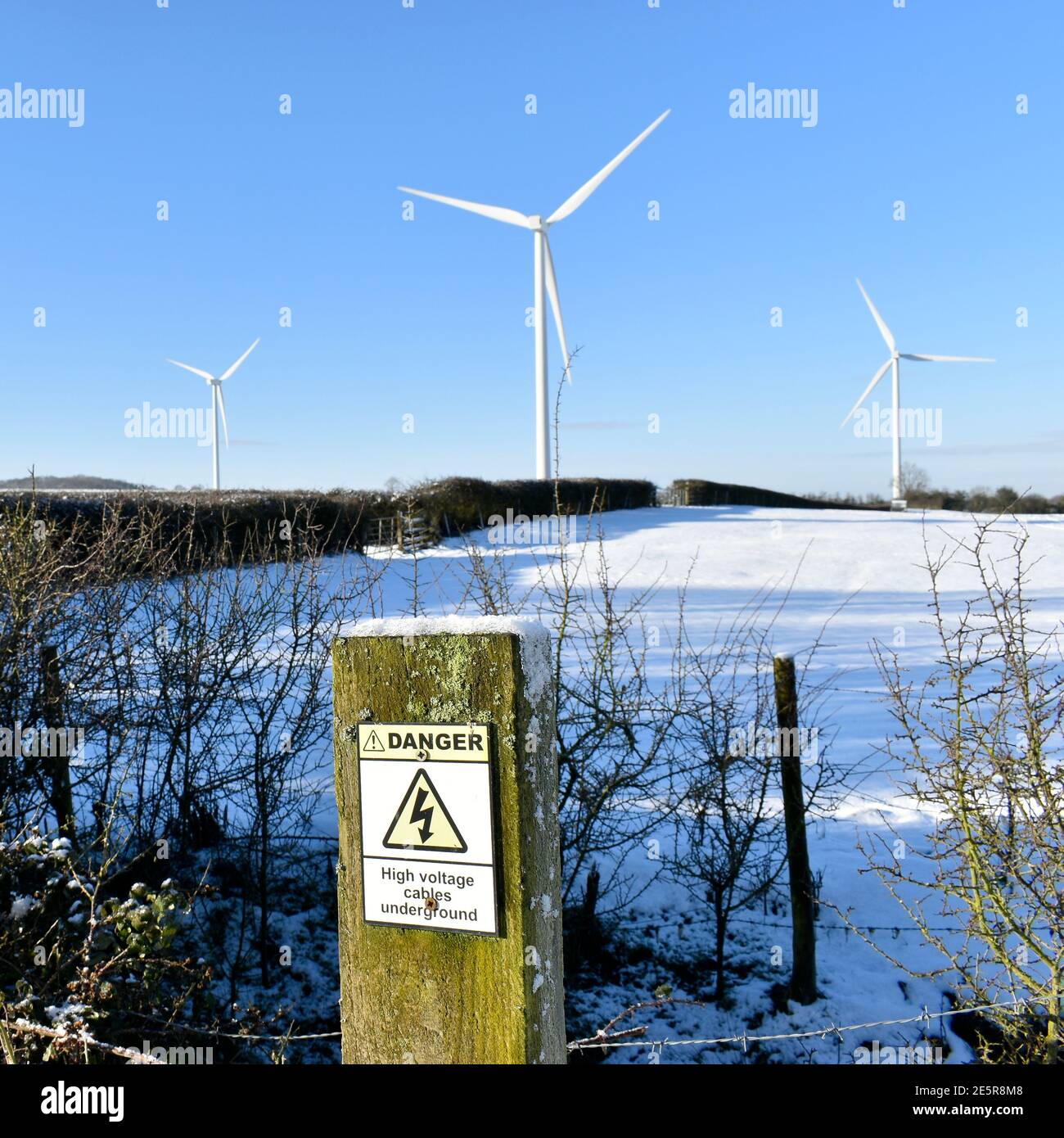 Lightning symbol hi-res stock photography and images - Alamy