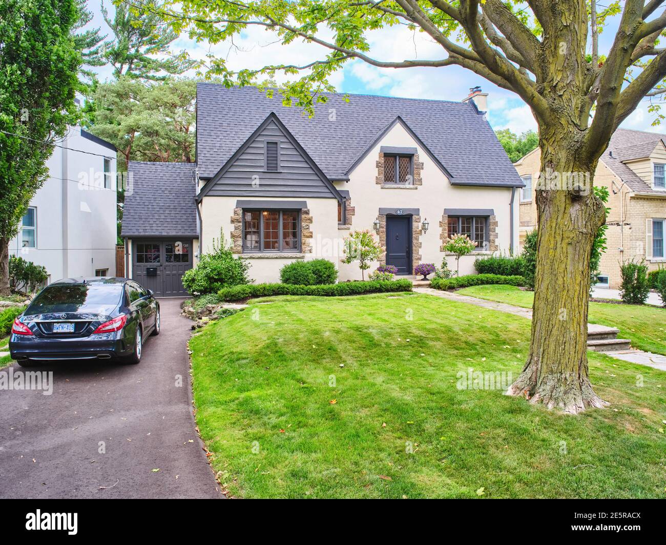 Real estate sign toronto hi-res stock photography and images - Alamy