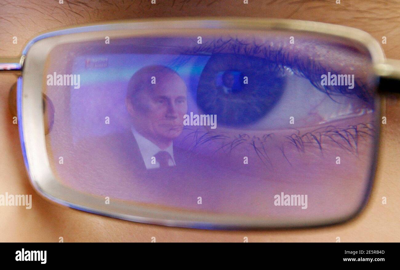 Russia watching tv hi-res stock photography and images - Alamy