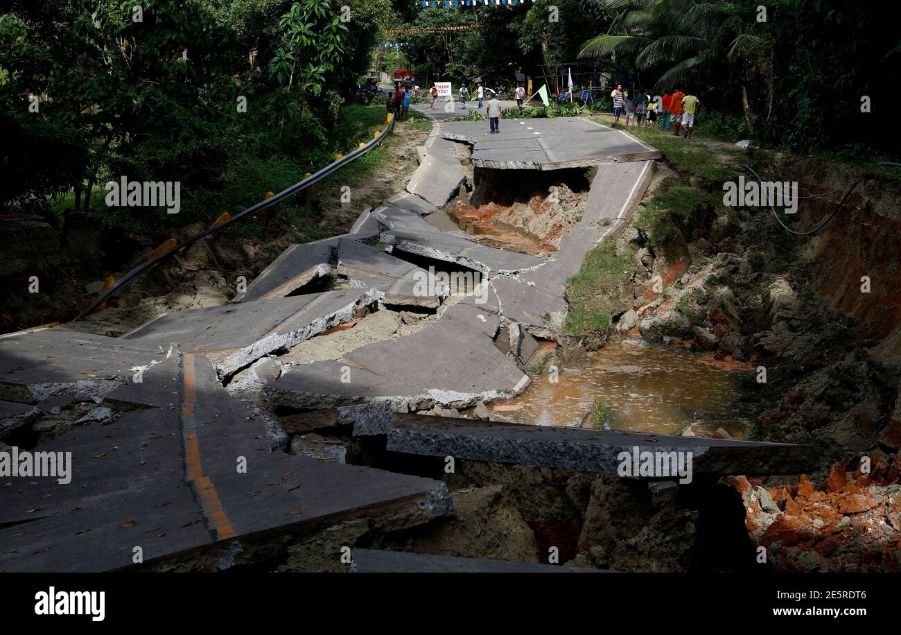 Bohol earthquake 2013 hi-res stock photography and images - Alamy
