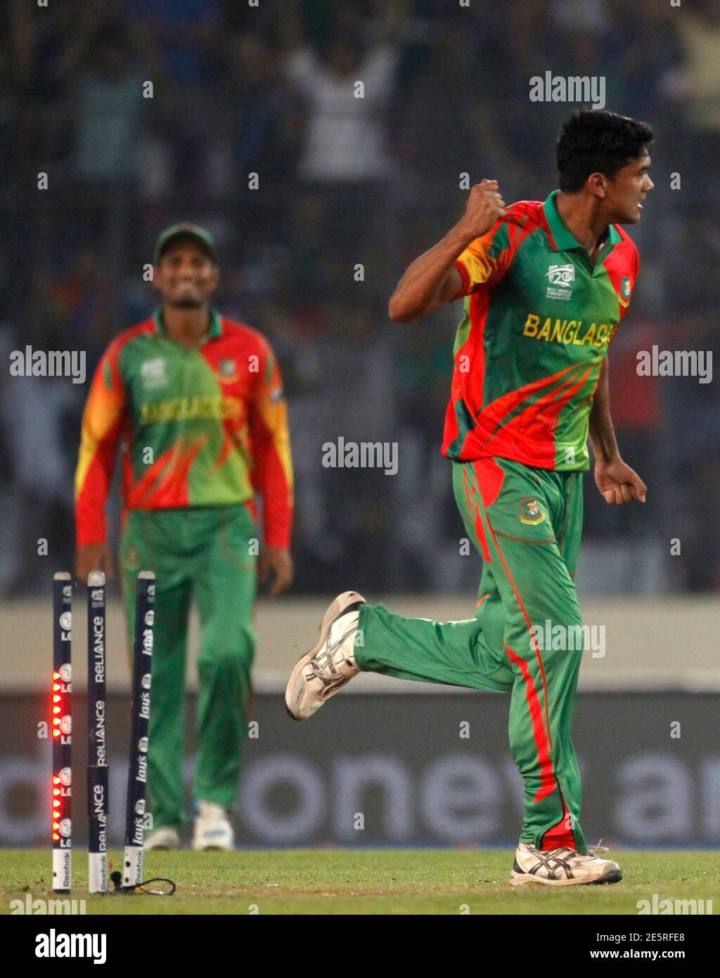 Bangladeshs Taskin Ahmed High Resolution Stock Photography and Images ...