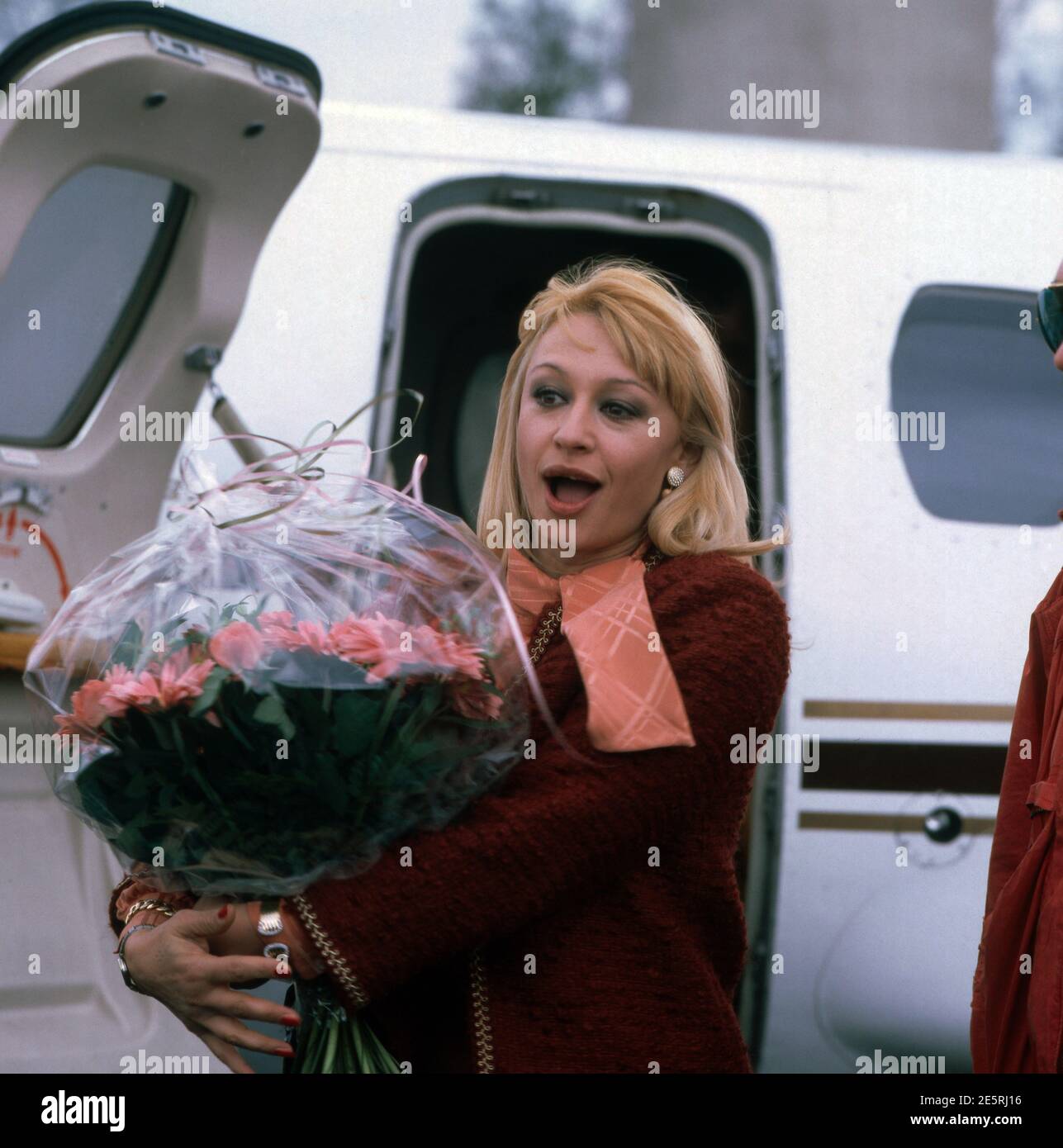 RAFFAELLA CARRA, italienische Sängerin und Schauspielerin, Auftritt in ...