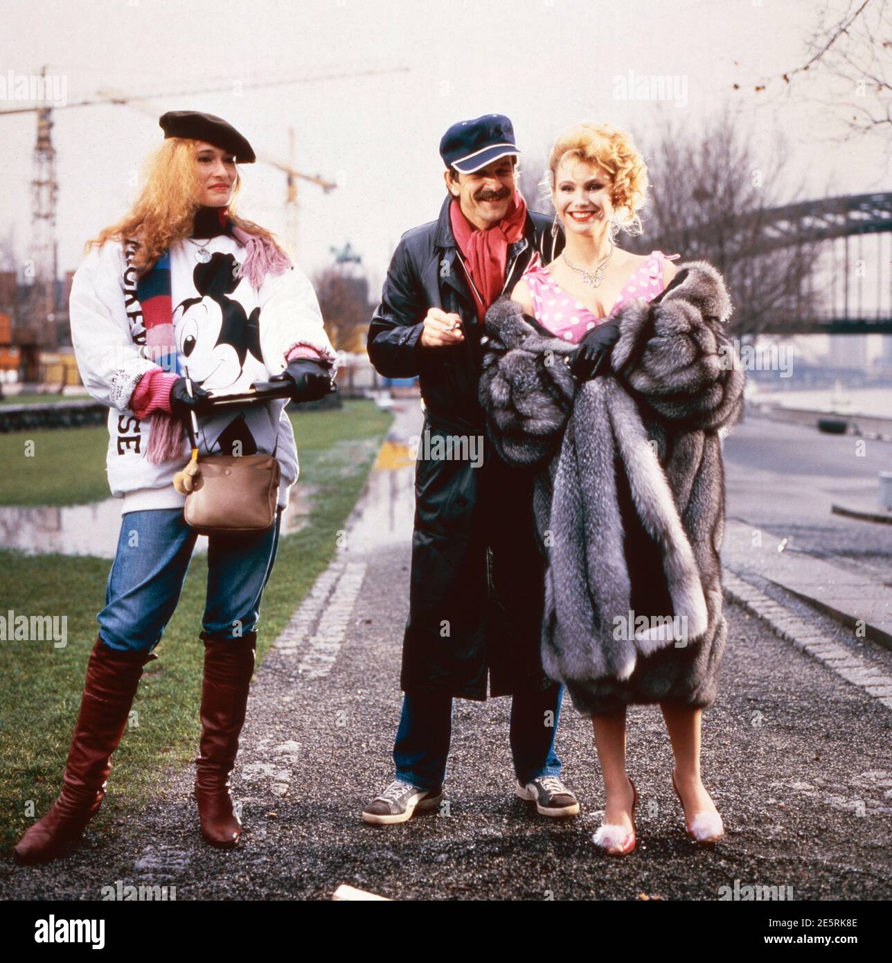 Dolly dollar rechts hi-res stock photography and images - Alamy