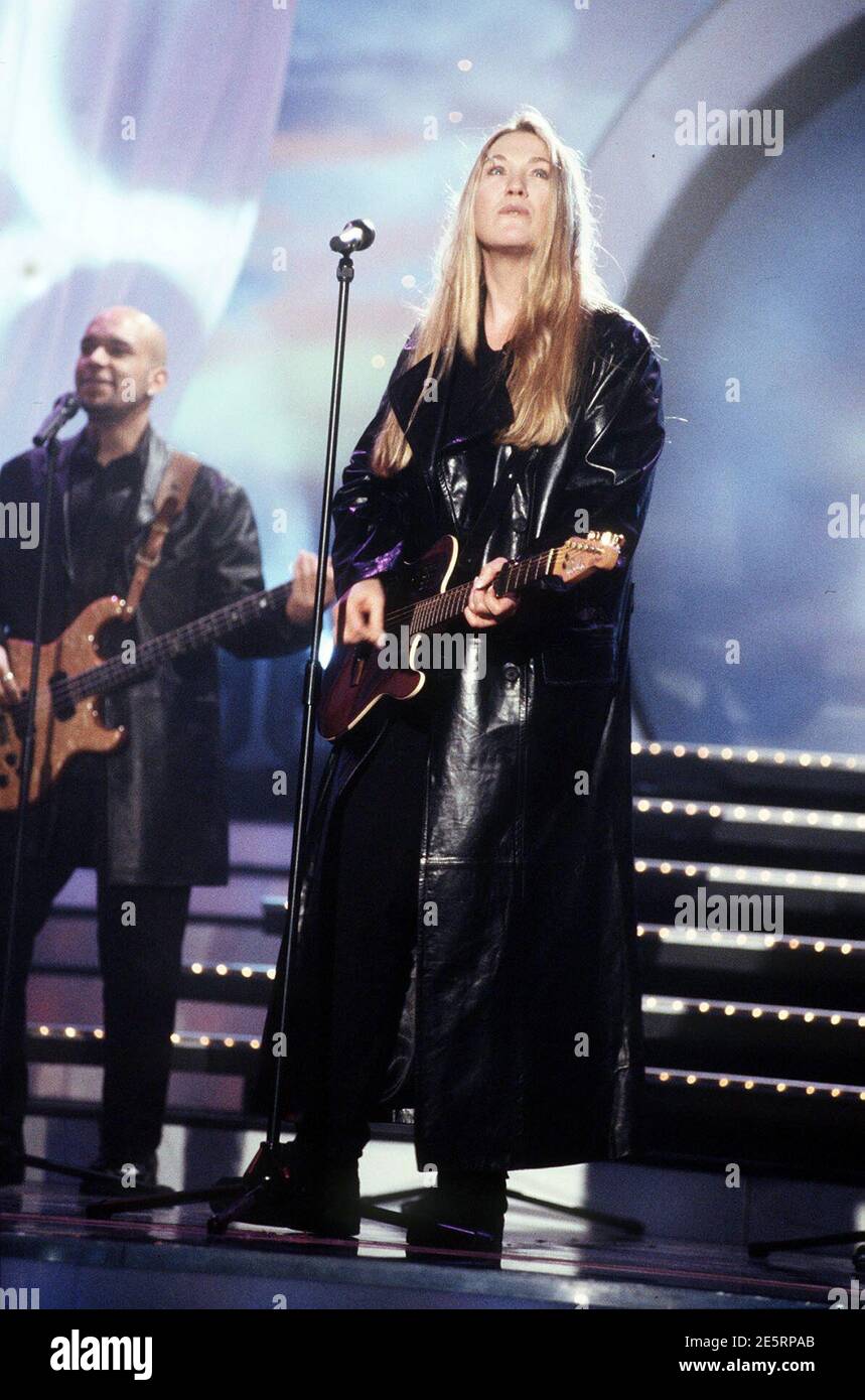 JULIANE WERDING, deutsche Sängerin und Musikerin, bei einem TV-Auftritt ...