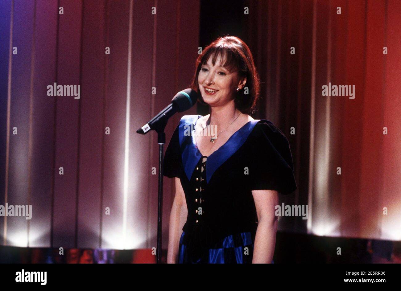 GABY ALBRECHT, deutsche Sängerin, hier bei einem Auftritt circa 1998 ...