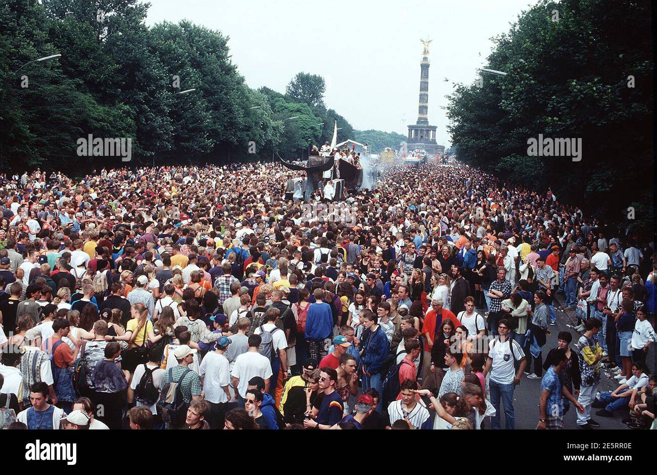Love parade in berlin 1999 hi-res stock photography and images - Alamy