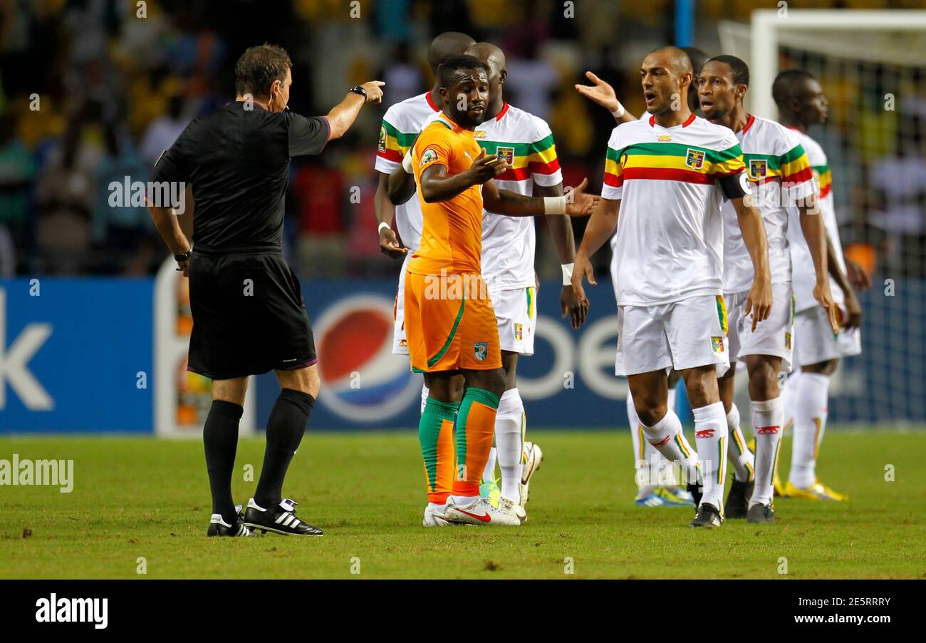 Soccer referee africa hi-res stock photography and images - Alamy