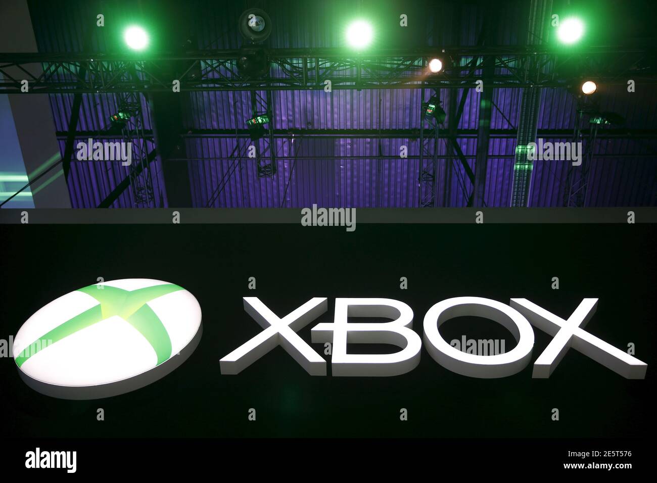 Microsoft xbox logo hi-res stock photography and images - Alamy