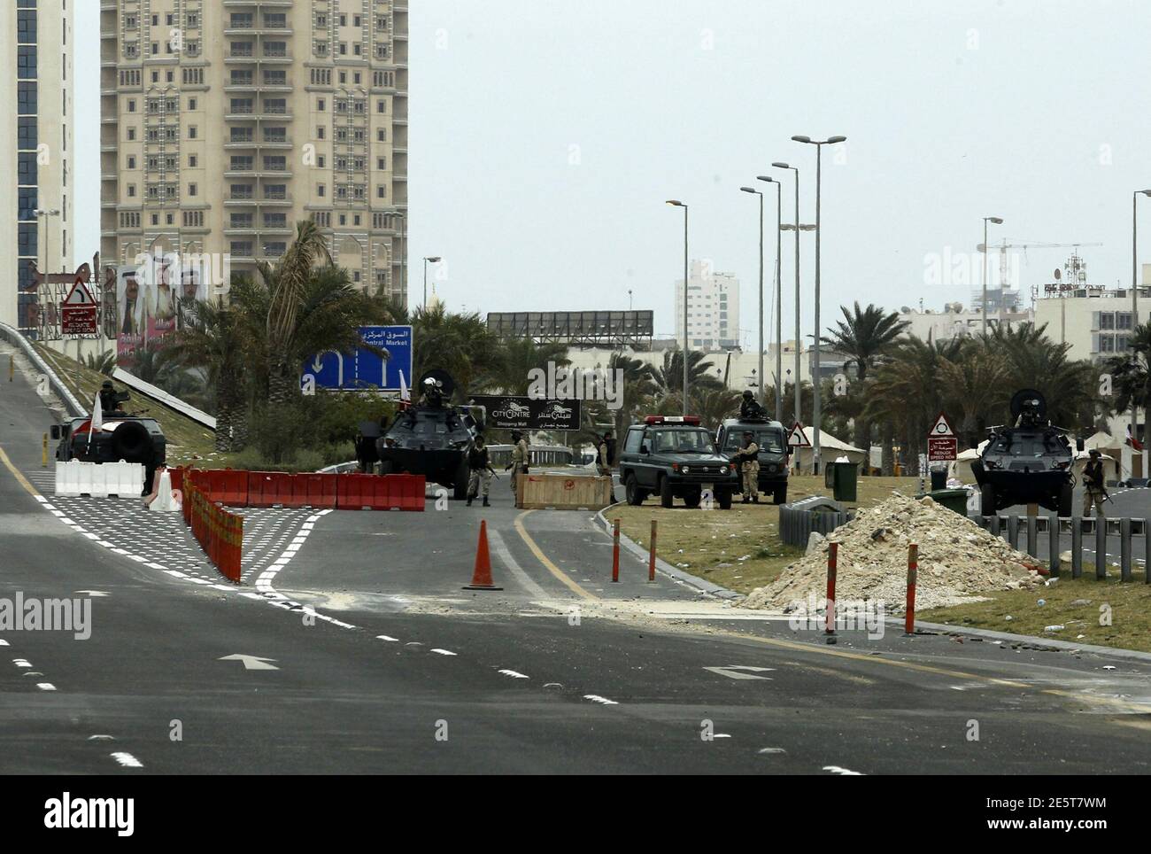 Pearl roundabout manama bahrain hi-res stock photography and images - Alamy