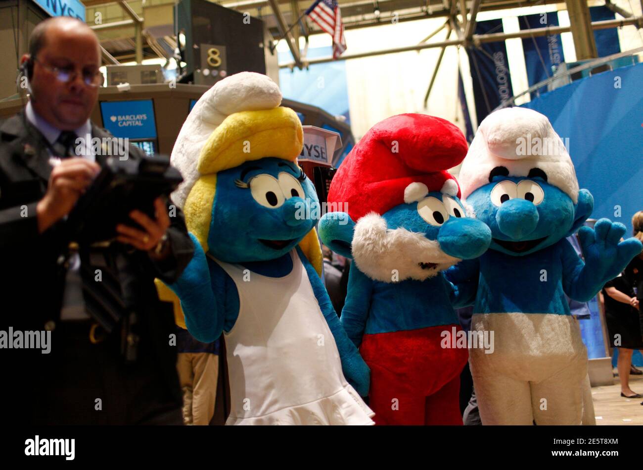 The smurfs characters hi-res stock photography and images - Alamy