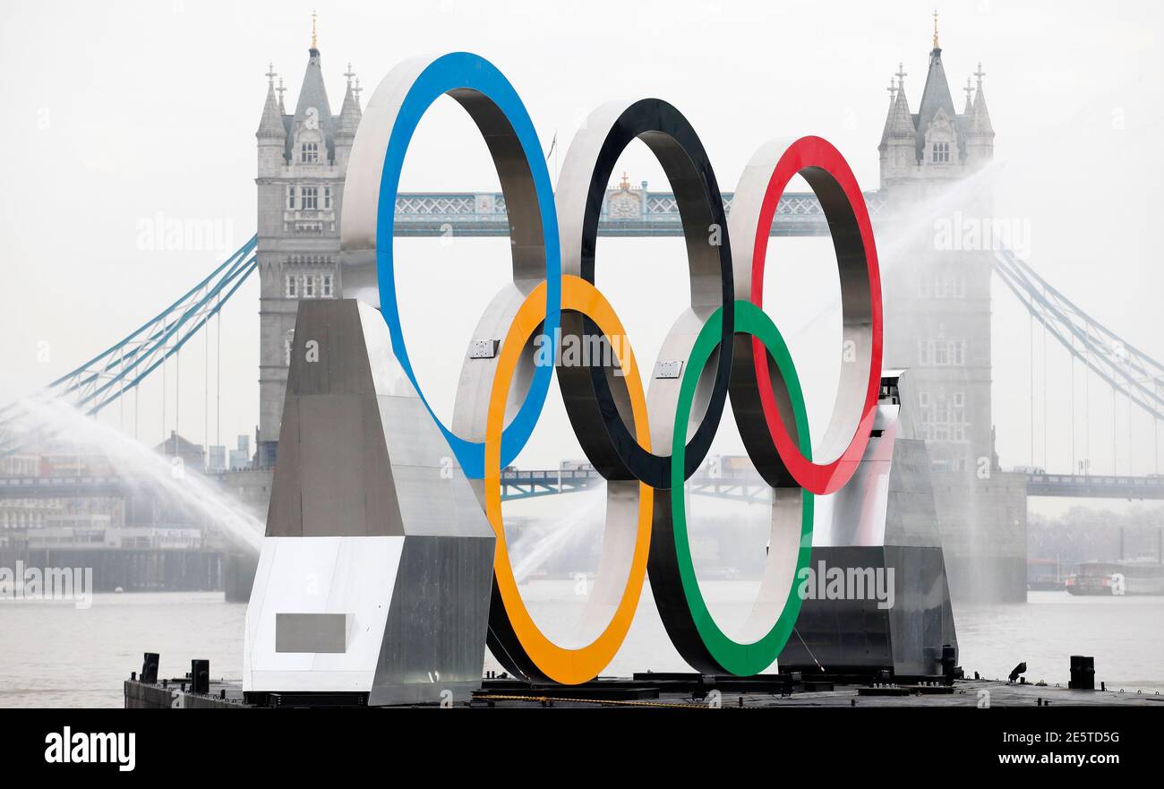 Olympic rings fire hi-res stock photography and images - Alamy