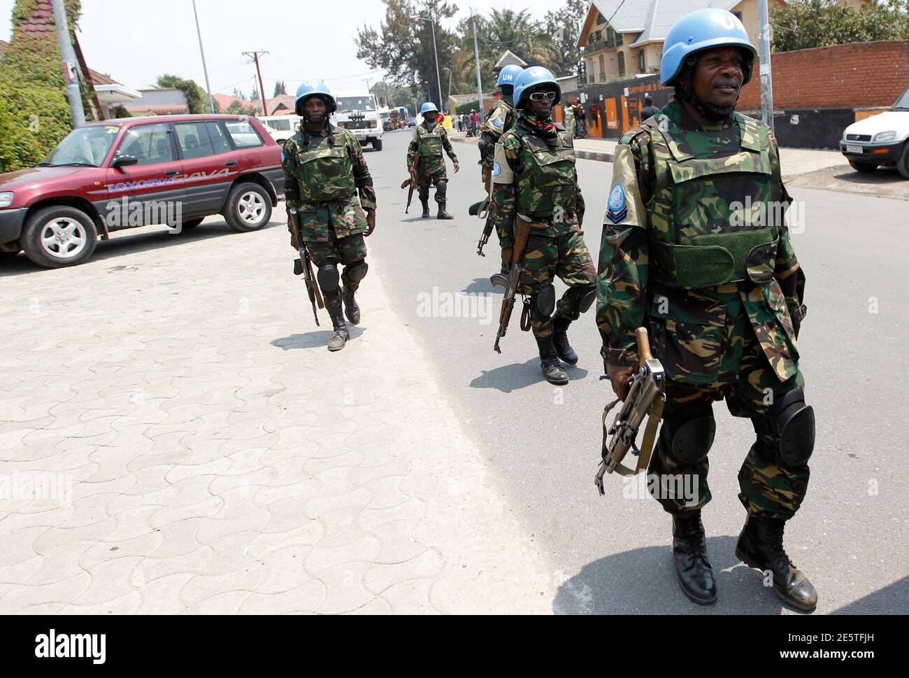 Rwanda congo border hi-res stock photography and images - Alamy