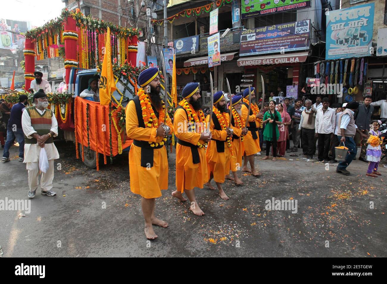 Five swords hi-res stock photography and images - Alamy