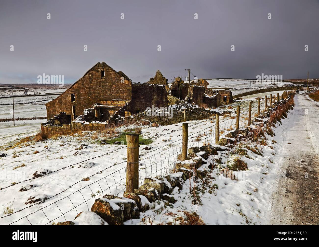 Yorkshire Derelict Farm Stock Photo - Alamy