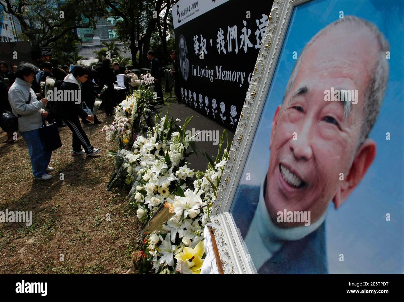 Chinese funeral mourners hi-res stock photography and images - Alamy